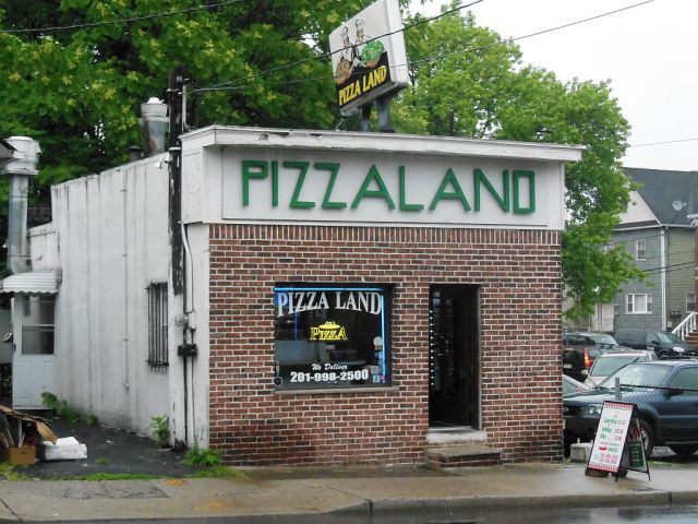 Pizza Land—Soprano’s Joint in North Arlington, NJ Delivers | The Pizza Snob