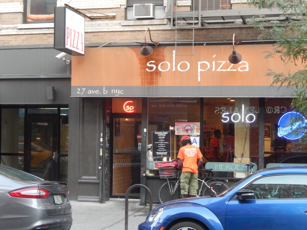 New York City’s Solo Pizza—Snob Finds a Perfect Slice in Alphabet City ...